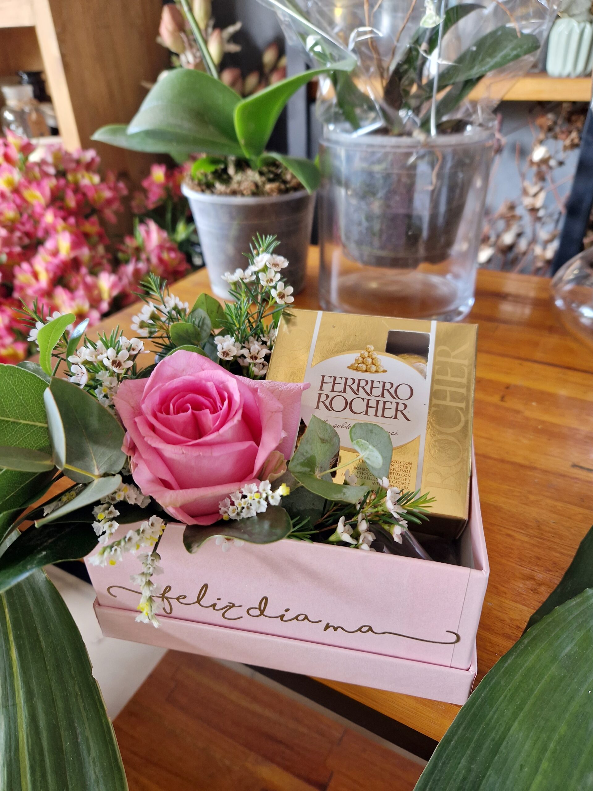 Caja 1 ROSA & Ferrero – La Casa De Las Flores
